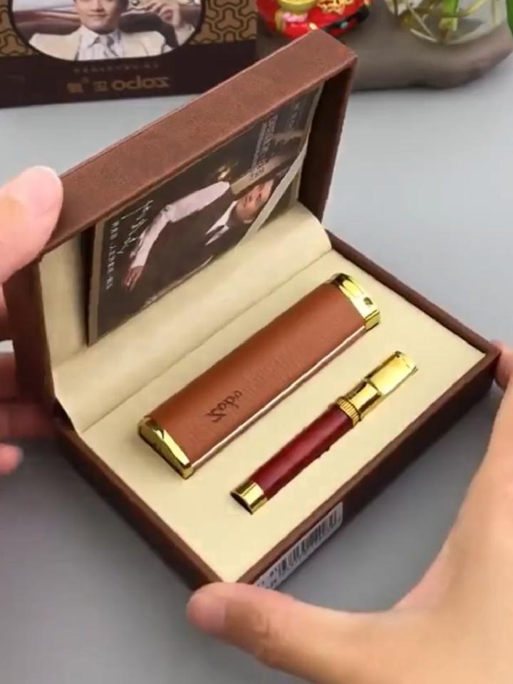 ...纯纯檀木的,可以盘完一盘就包浆抽烟,还有过滤烟焦油的过作用,对...