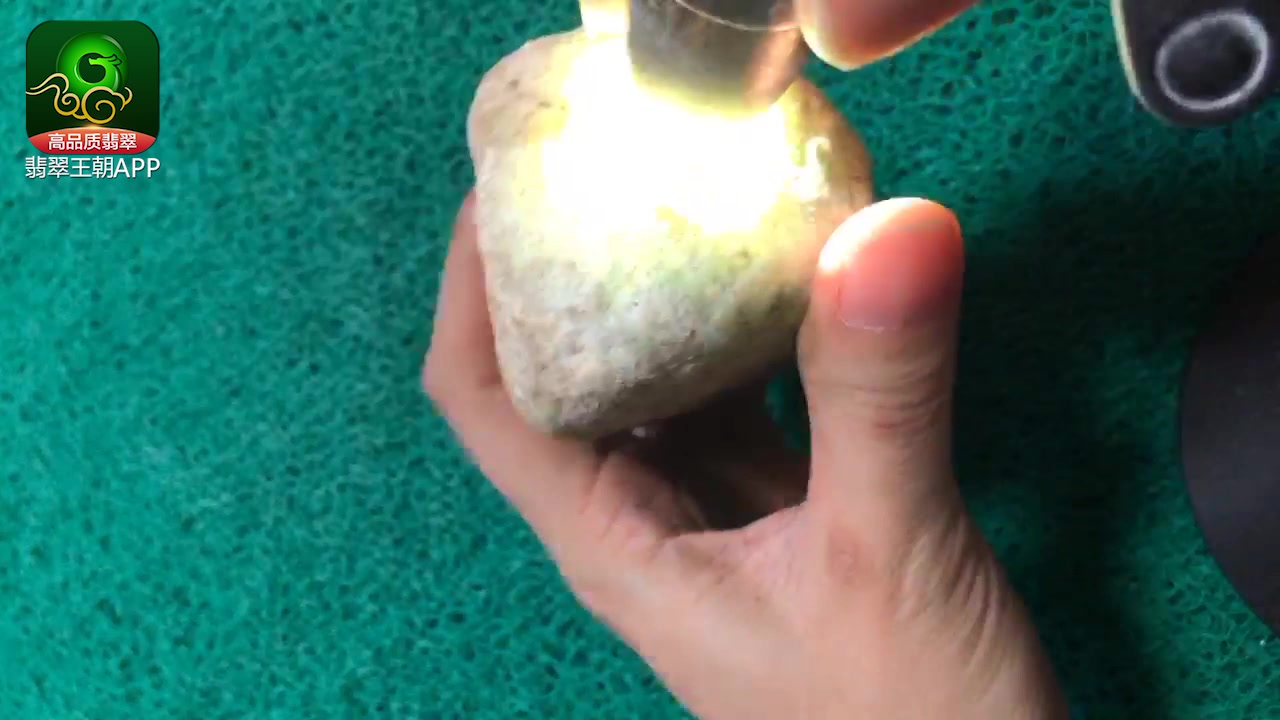 翡翠原石讲解木那场口种水料全赌料_翡翠王朝