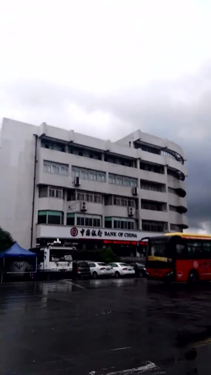 暴风雨来临的这种场面很壮观!