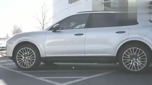 保时捷卡宴到店高清实拍