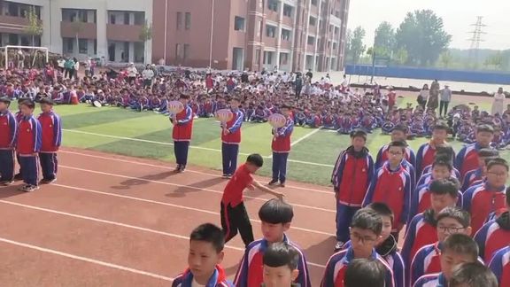 小学校园开幕式儿子的武术套路表演ߑ�ߑ�#体育精神 #记录校园生活