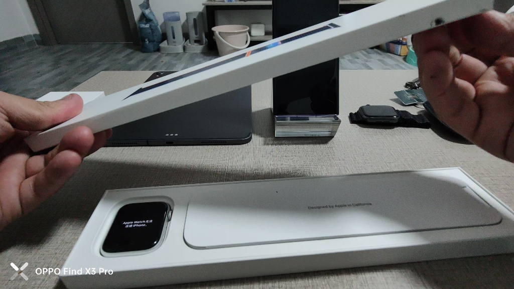 新鲜回收的苹果手表se 来个简单开箱吧