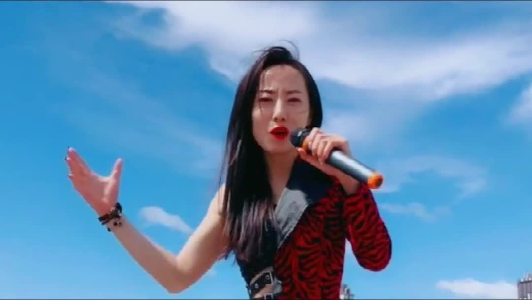 美女歌曲PK,凤凰传奇《最炫民族风》《全是爱》