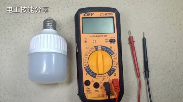 LED灯不亮了,老电工首先会检查小灯珠,大部分都是这里坏了