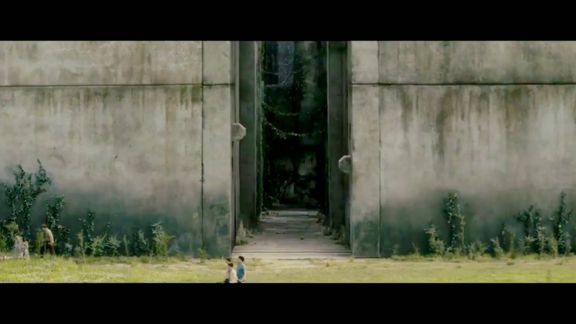 移动迷宫:被石头包围的迷宫,男孩们是否能逃离