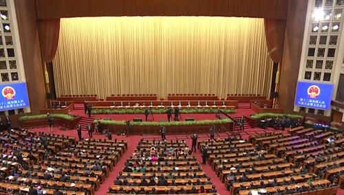 十二届全国人大五次会议举行预备会议