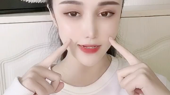 ...配色惊艳到我啦!这款微米级纯珍珠粉选用A+级珍珠研磨,细若毛孔～