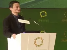 马云 未来应该是传统行业加互联网的时代