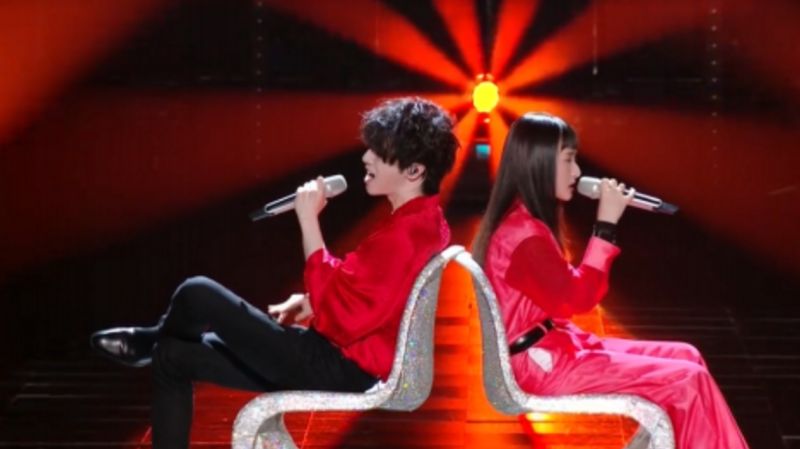 华晨宇张钰琪两人红衣来袭,开口飙高音炸裂舞台!再唱《我管你》