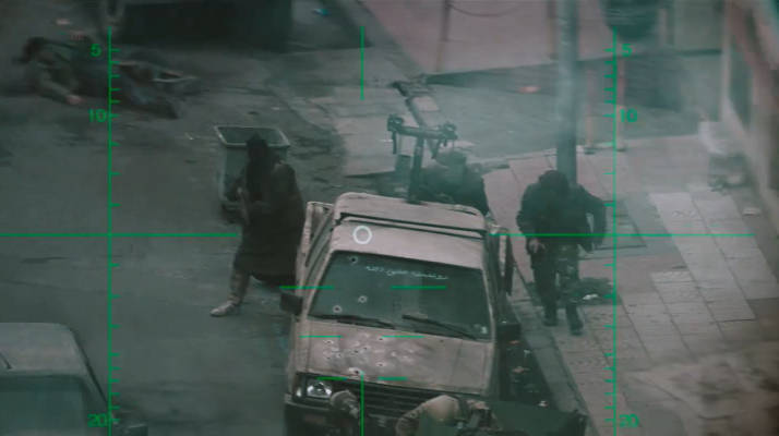 红海行动:狙击手一枪爆头,帅炸了,这才是顶级军人的素质!