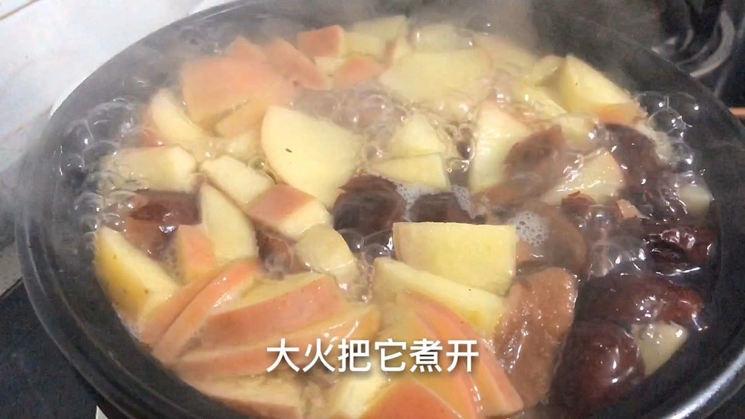 做法简单的冰糖雪梨炖苹果,润肺止咳效果好,清甜可口又好喝