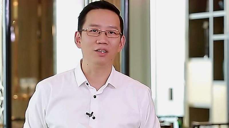 马化腾是如何创业成功的?他的第一笔收入竟是因为一颗彗星?