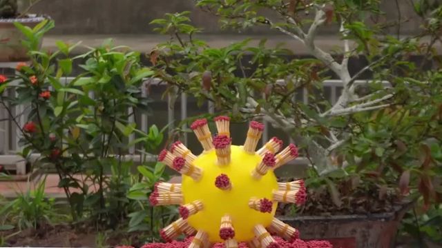 国外牛人制作玩具病毒,点燃后是什么样子呢?
