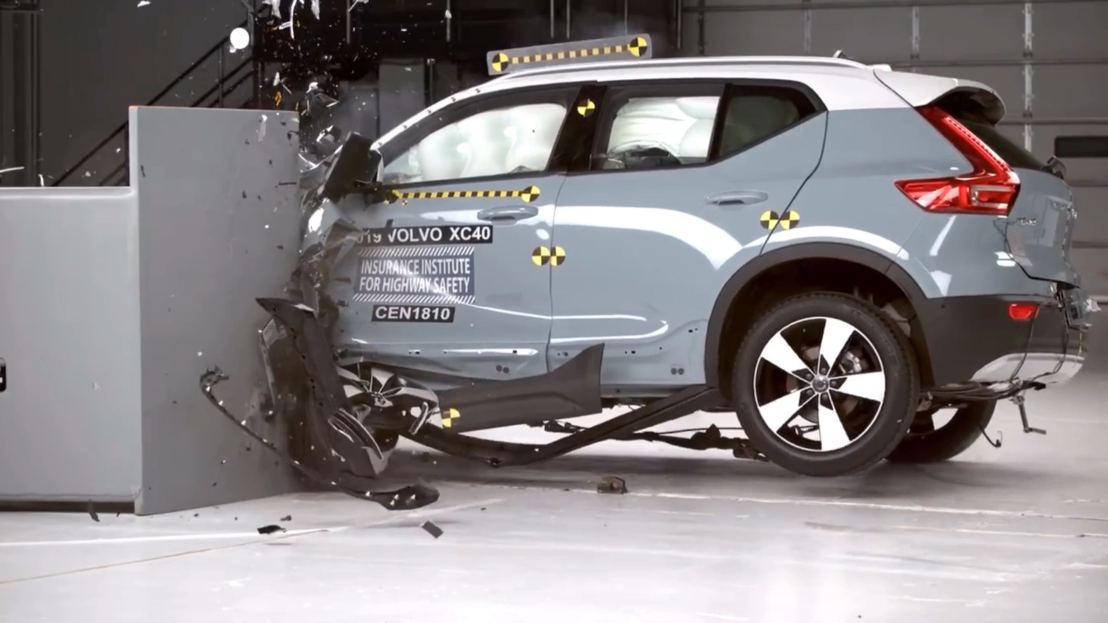 美国IIHS碰撞测试机构测试2019款美版沃尔沃XC40 25%小面积偏置碰撞