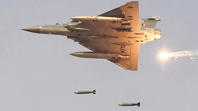 印度被俘飞行员:巴基斯坦军人很绅士 我受到了很好的对待