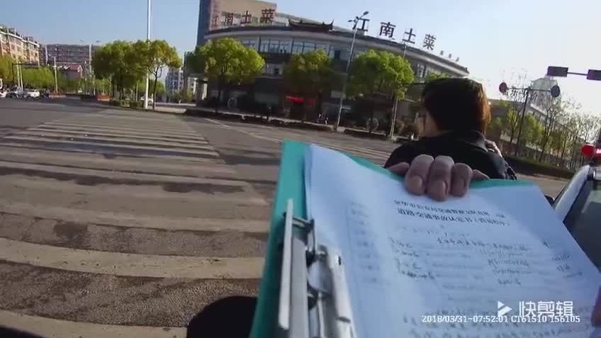 【电动车闯红灯被撞要求判汽车责任,交警霸气回应】