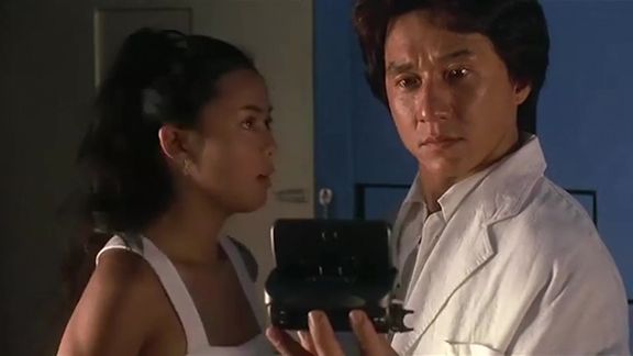 喜剧:推销的一次成功案例,成龙大哥逗女孩果真有一套