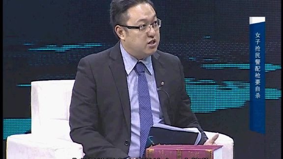 法制直通车:酒后闹事被传唤,抢民警配枪要自杀,妨害公务被量刑