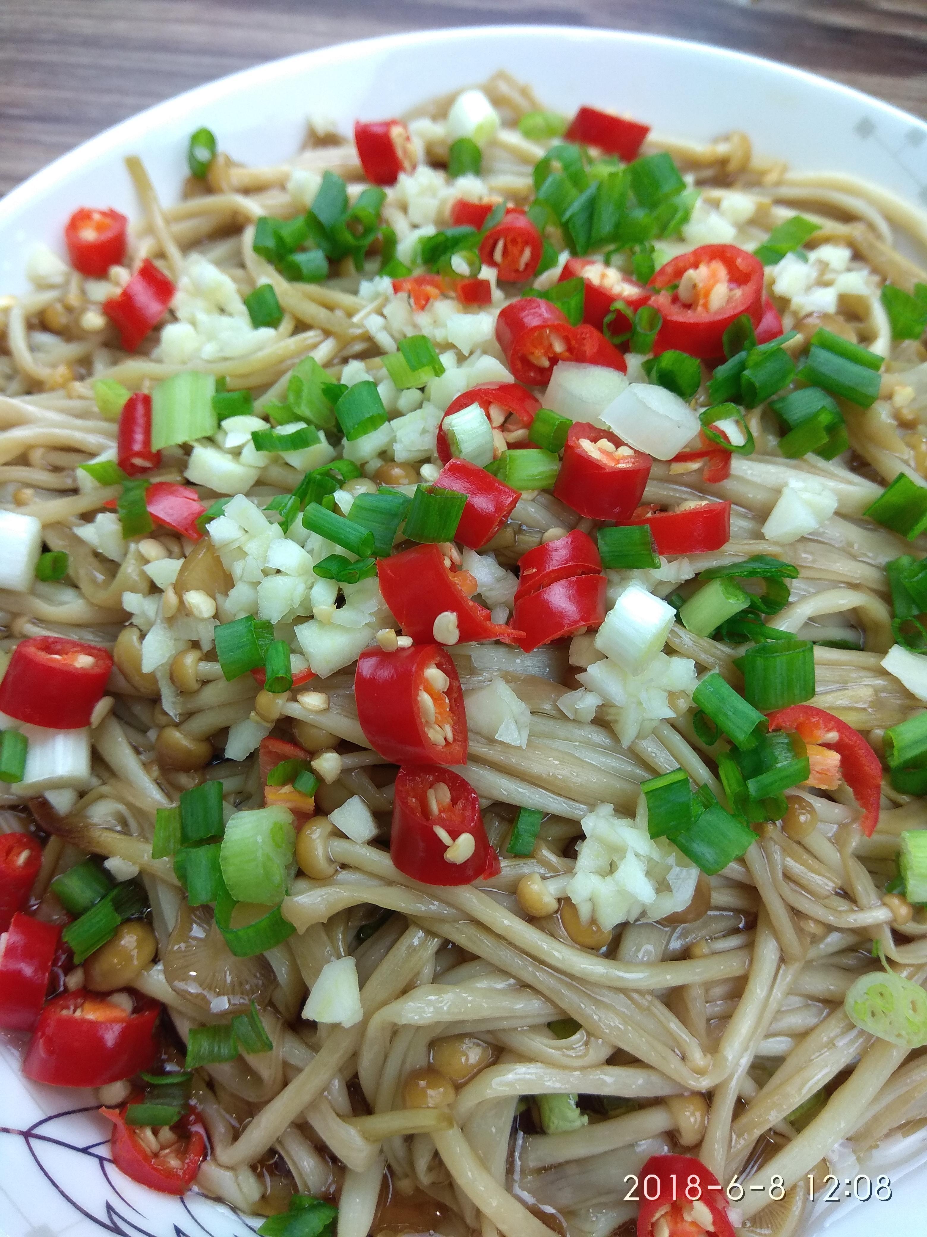 蒜蓉金针菇 的超简单的做法 一看就会