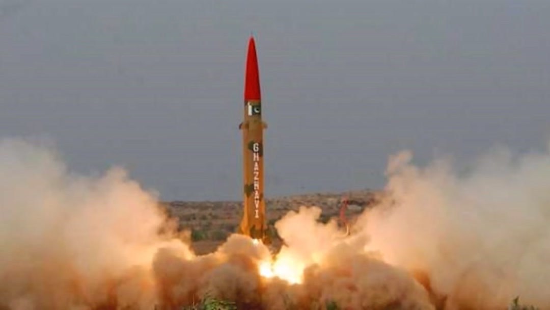 30枚核导弹加注燃料,140颗原子弹启封待命,称将与印度较量到底