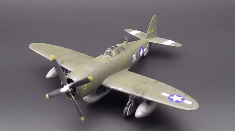 小号手军事拼装模型雷电 P-47D 战机模型制作