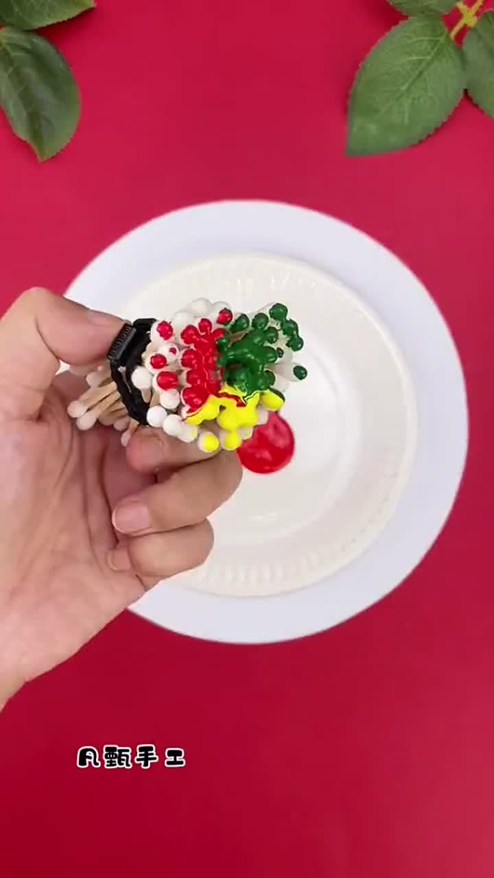 用棉签和牙刷来画秋天的大树