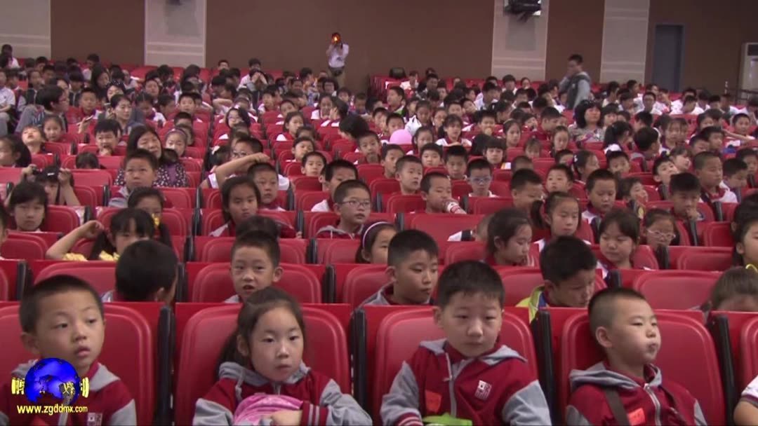 北京市立新学校开展校园“探春节”活动视频