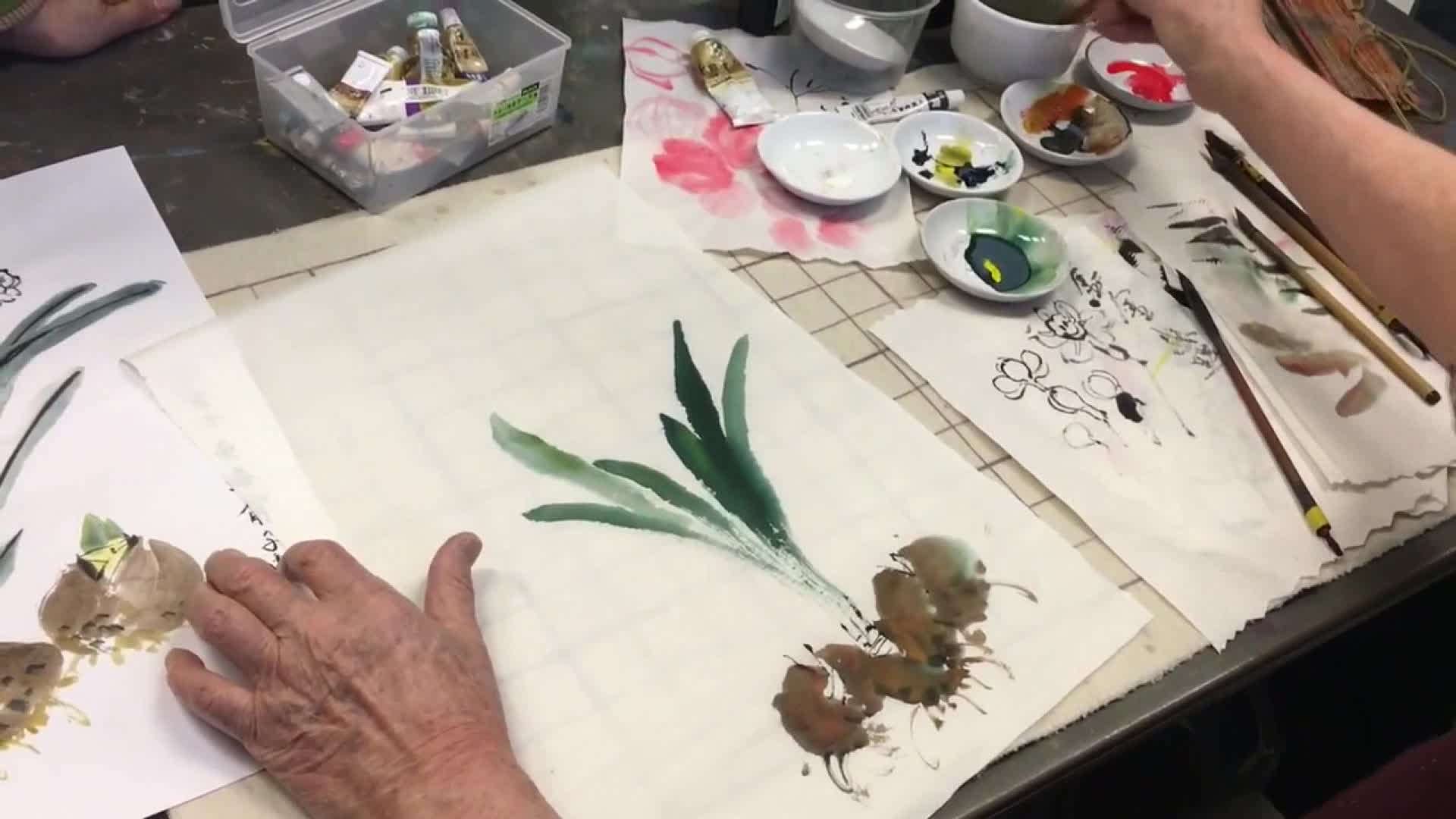 国画欣赏:俞子由老师演示画水墨画 水仙花 画法简单易学