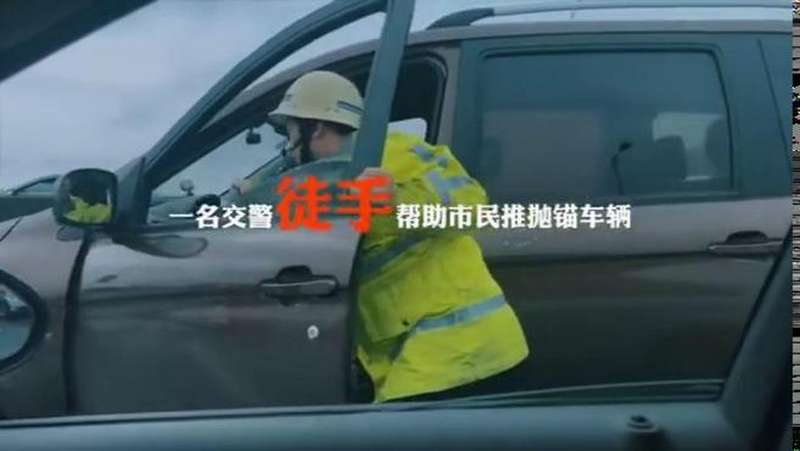 这不寻常的200米,徒手推车只为你能准点上班
