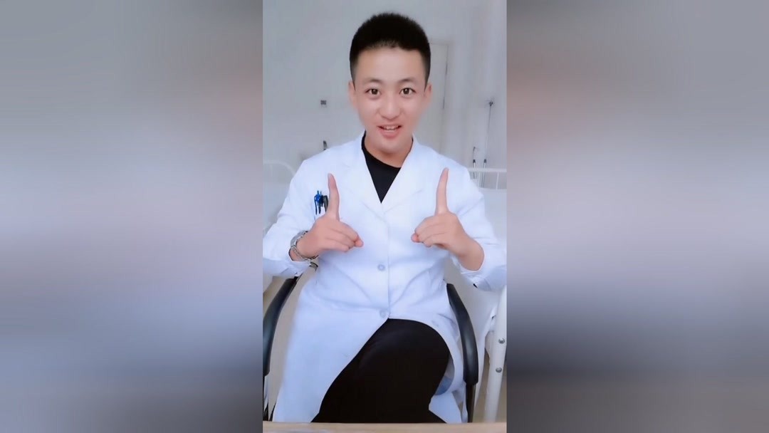 这双手拿得了听诊器,握得起毛笔,还能玩得转手势舞。#做最好的自己