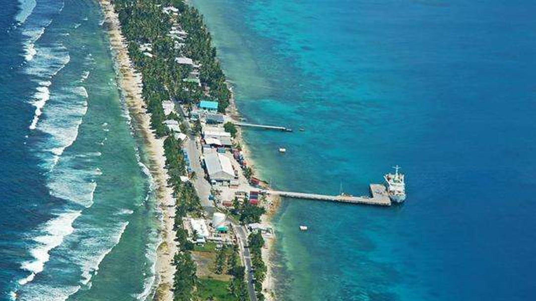 全球第一个即将沉入海底的国家,曾经举国搬迁,如今面积变大!