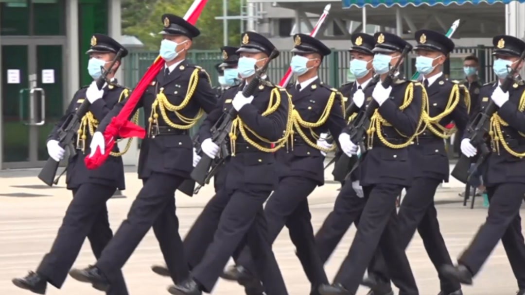 香港海关首次表演中式步操 ,用普通话喊口令