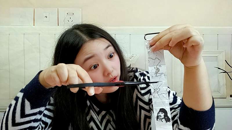 试玩撕不烂的“纸手表”,纸做成的手表真的撕不烂?我就不信了