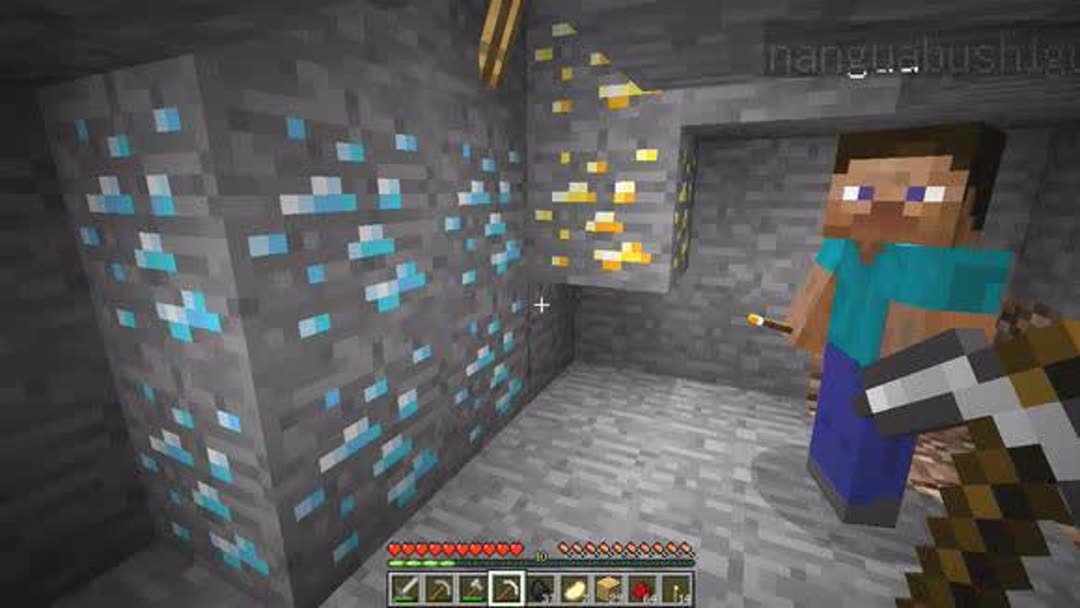 我的世界联机生存01:小伙伴一起下矿,挖到钻石了