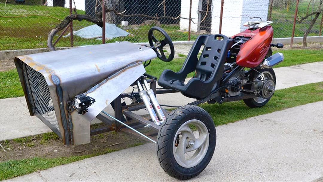 小哥技艺了得,自制一辆倒三轮摩托车,这样的动手能力真令人佩服