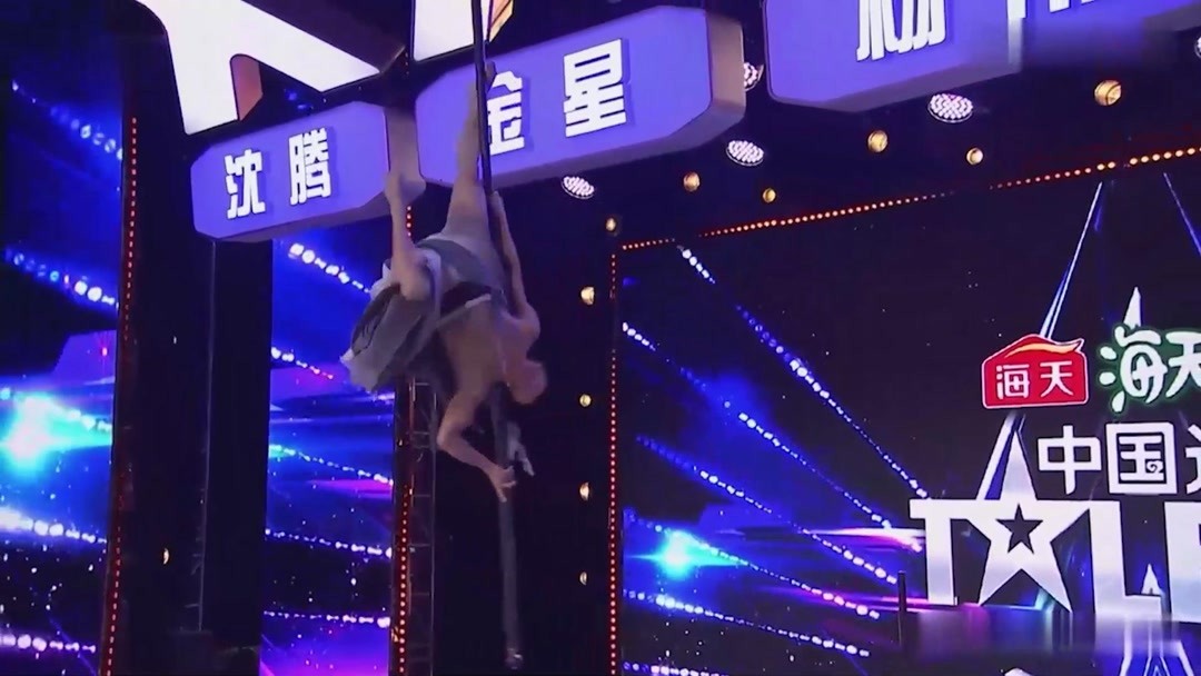 不愧是专业运动员!钢管舞也跳得如此有气势,还有谁