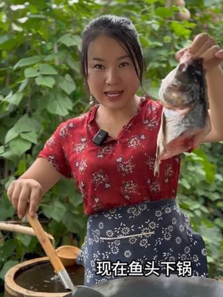 记得那时候他最喜欢吃鱼头豆腐,我怎么也学不会,于是我苦练厨艺,现在...