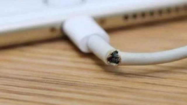 数据线坏了不要扔,教你一分钟快速修复,和新买的一样