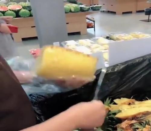 这样的功夫削凤梨,是个技术活!