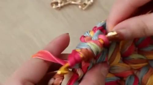 毛线编织包包,这个手艺从小就会了,送给闺蜜不丢人吧