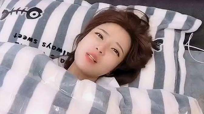 小姐姐不给弟弟介绍闺蜜,惨被无情绑住,挠脚底心伺候!