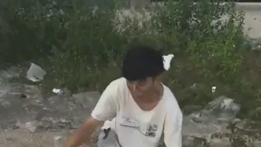 现在的乞丐很专业,可以微信扫码,也可以支付宝扫码