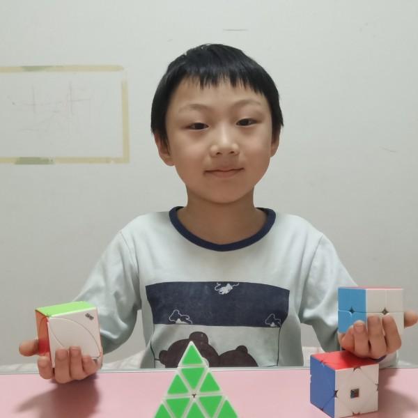 魔方小达人李昊泽 