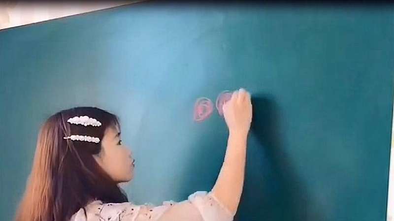 给大家分享一个简笔画小技巧:怎么简单几笔画出一束花玫瑰花