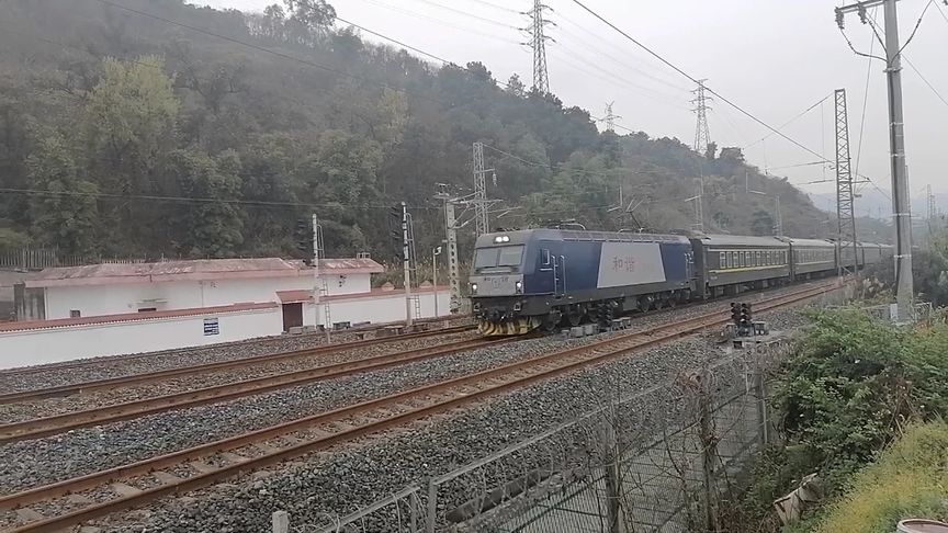 福州-重庆西K803落魄缩短到7节了,两3D牵引K1574 K4634相继通过