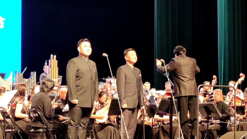 丰收节,专业歌唱家演唱黄河颂,这高音,好高呀,您认识他是谁吗