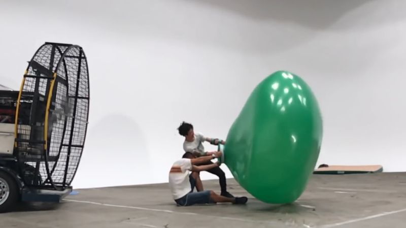 刮大风时为何不要出门?日本小伙模拟台风实验,一起来见识下