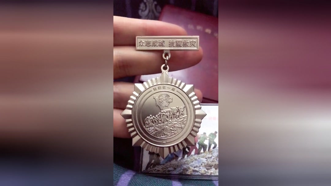 别人扭扭腰,跳个肚皮舞都是几百万的赞,今天我就发这个!08年四川5.12...