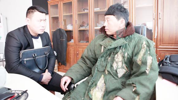 男子看不起农民工,出门谈业务时丢了50万订单,看你还敢小瞧吗?