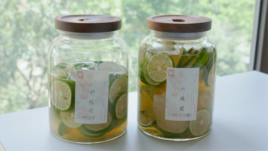 柠檬别只泡水喝,用家里的白醋泡一泡,没想到还能有这么多好处